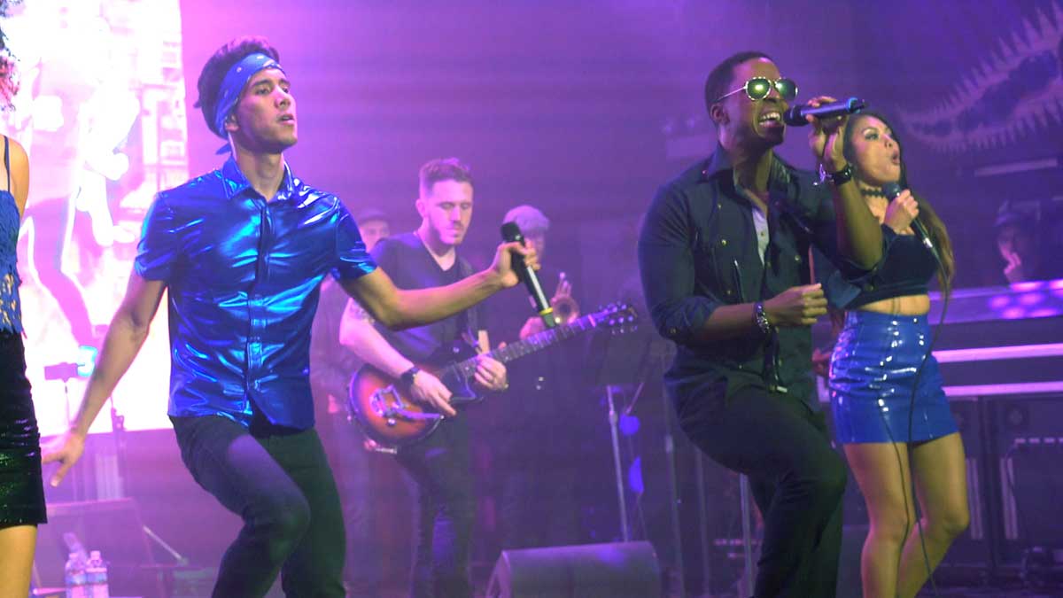 Shades of Blue Band: A Wedding Guest's Dream Come True